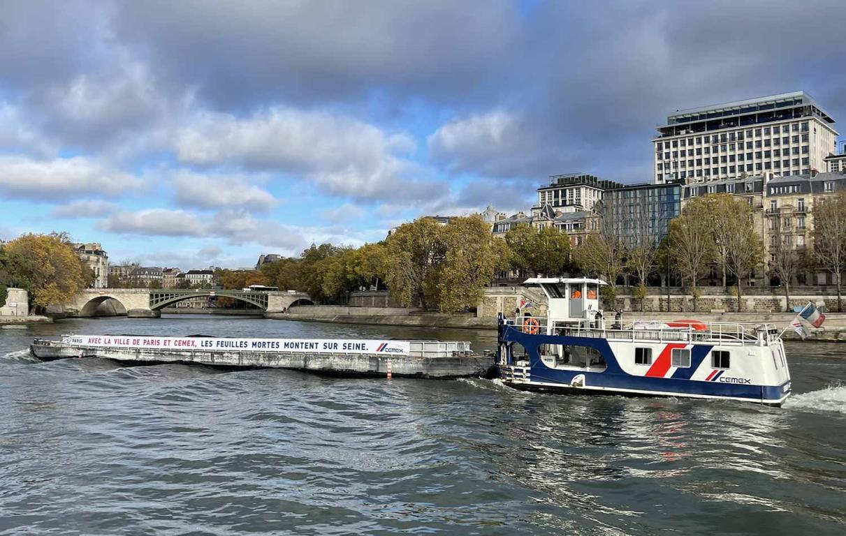 Les feuilles mortes se ramassent par barge fluviale | HAROPA PORT