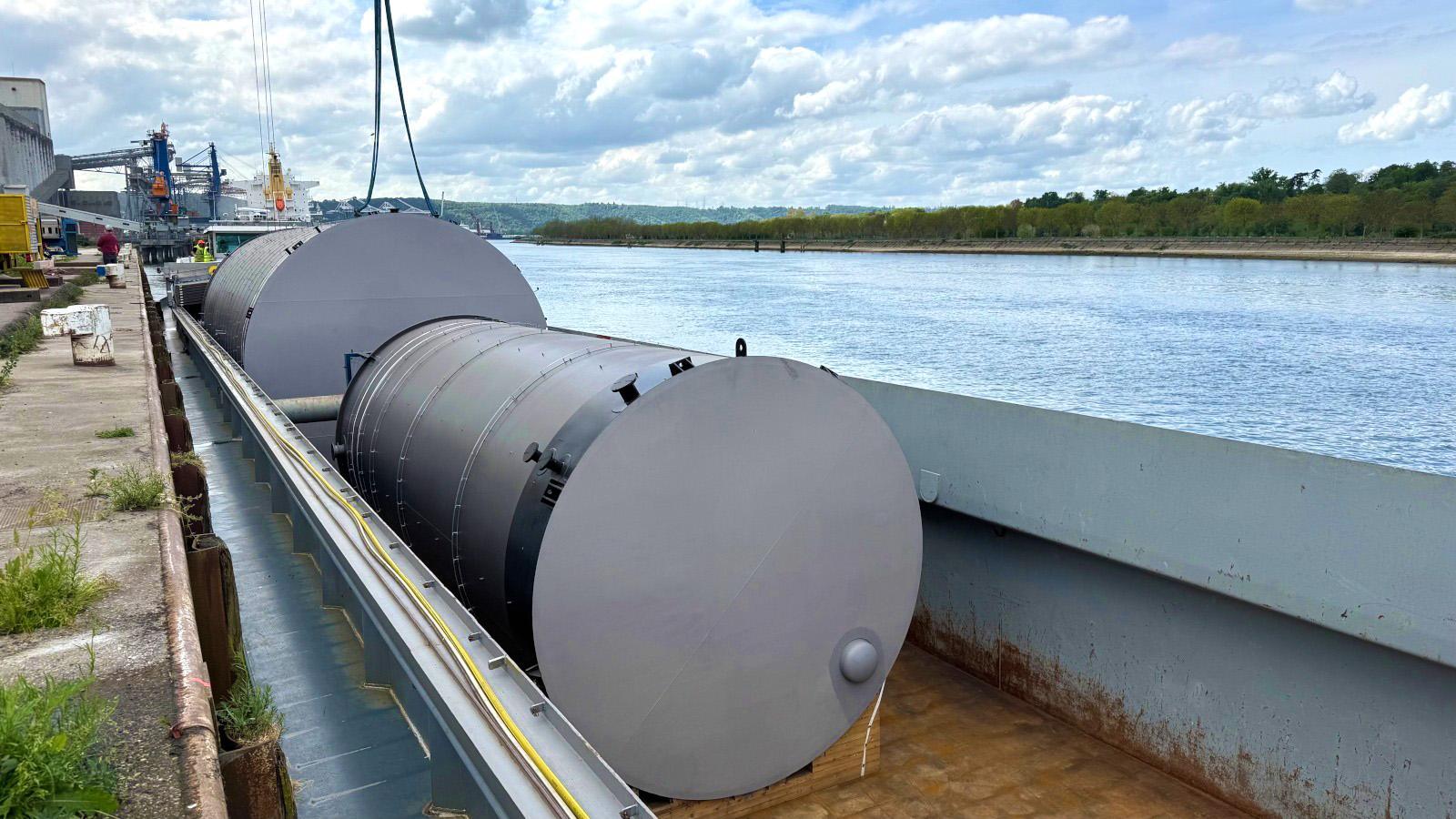 Les colis exceptionnels voyagent aussi par voie fluviale | HAROPA PORT